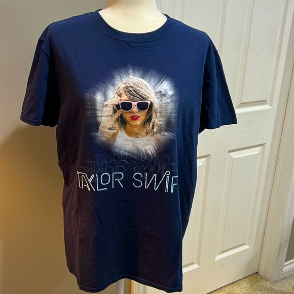 Gildan Softstyle | Tops | Nwt Taylor Swift Official Concert Merch 25 ...